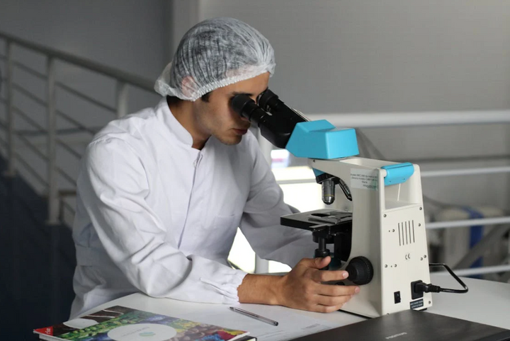 What Do Doctors Wear? Scrubs, Lab Coats & Medical Attire Explained ...